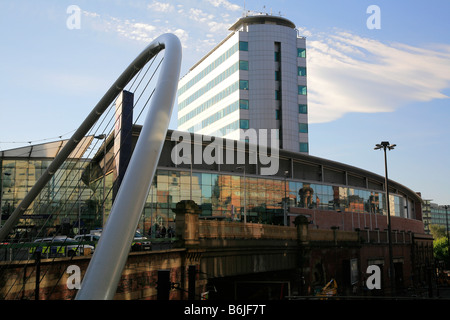 Bridge to Piccadilly Train Station, Manchester Stock Photo: 37609311 ...