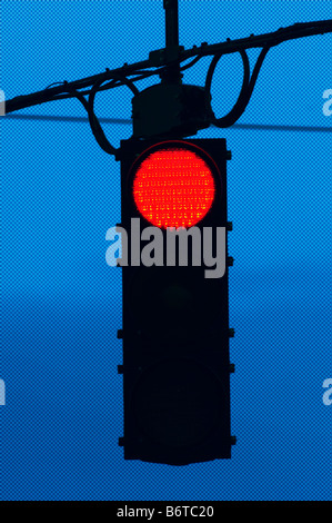 Traffic light red night Stock Photo - Alamy
