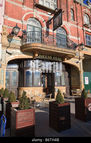 The Queen's Head - a traditional red brick pub on the Borough in ...