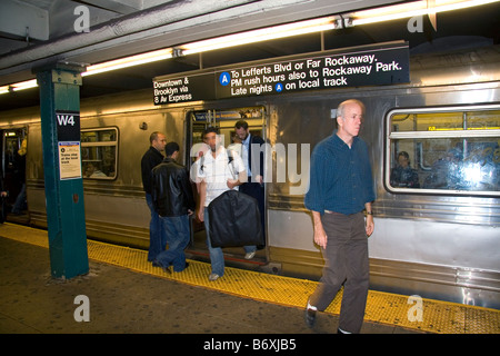 Passengers getting on and off subway Stock Photo - Alamy