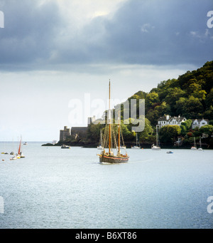 Leader is a former Brixham sailing trawler, one of the largest of her ...