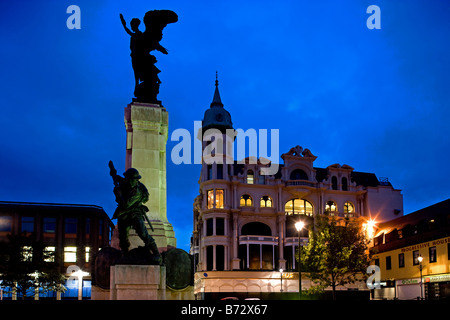Diamond War Memorial, Derry, Co Derry, Ireland Stock Photo - Alamy