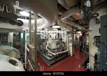 Engine room on naval aircraft carrier HMS Illustrius Stock Photo - Alamy