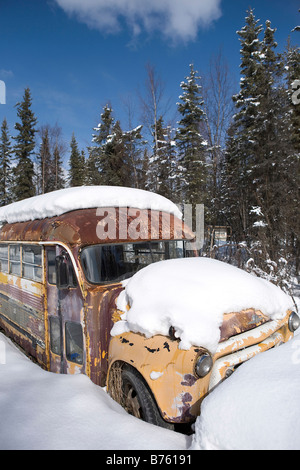 school bus stuck in snow Stock Photo - Alamy