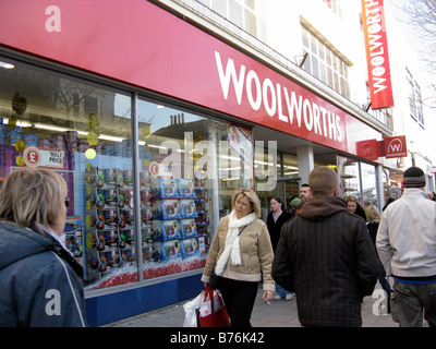 Woolworths shop in Brighton East Sussex last day of trading as the ...