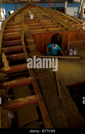 Small industry traditional boat maker in Pulau Duyung, state of ...