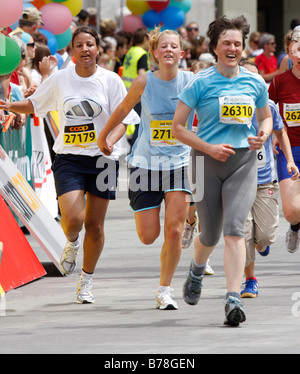 Runners, emotions at the finish line, Swiss Women's Run, 1 June 2008 ...