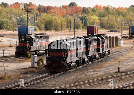 Guilford Rail System Diesel locomotives head freight train at Rigby ...