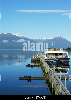 Lake Te Anau. Milford Track Great Walks. Fiordland National Park. South ...