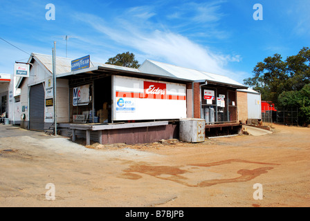 Garage in the outback Stock Photo - Alamy