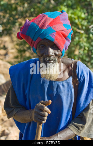 Mali, Dogon Country, old man from Tereli village with his traditional ...