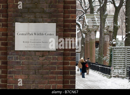 Sign for Central Park Zoo Stock Photo - Alamy