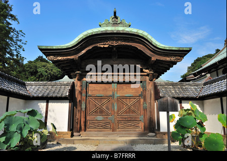 Kencho-ji temple Karamon gate at Hojo palace. Muromachi style, Karahafu ...