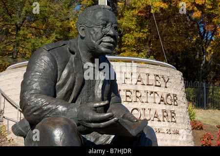 Alex Haley Statue in Haley Heritage Square in Knoxville Tennessee Stock ...