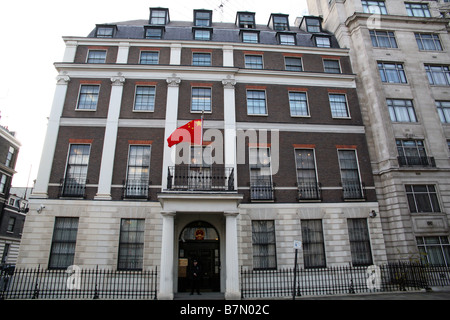 Armed police guarding the entrance to the Embassy of Turkey in 43 ...