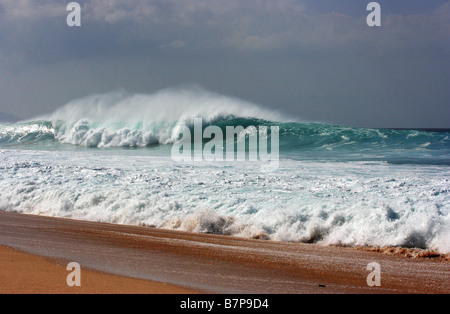 Perfect big empty wave barreling. Pipeline banzai Beach. North Shore ...