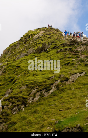 Hikers on Snowdon / Yr Wyddfa, Eryri /Snowdonia National park, Wales ...
