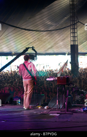 The crowd at the Radio1 NME stage at the Reading Festival 2008 Stock ...