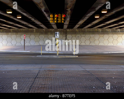 HIGHWAY, OVERPASS, TRAFFIC, LIGHTS, SIGNS, CURVE, UP, OVER, OVERHEAD ...