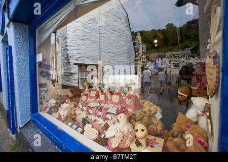 Polperro, Cornwall, UK. Gift shop and whitewashed cottages in Lansallos ...