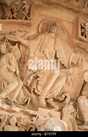 TYMPANUM OF BASILIQUE SAINTE MADELEINE VEZELAY BOURGOGNE FRANCE Stock ...