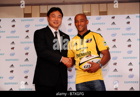 L to R Katsuyuki Kiyomiya Head Coach Sungoliath George Musarurwa Gregan ...