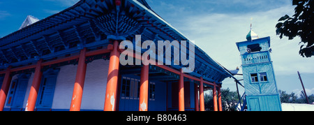 A low angle shot of an old wooden house in Sarstedt, Lower Saxony ...
