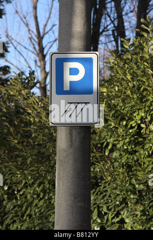 Italian street sign designating parking, Italy Stock Photo - Alamy