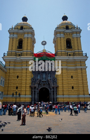Peruvian people, tourists, visitors, San Francisco Monastery and Church ...