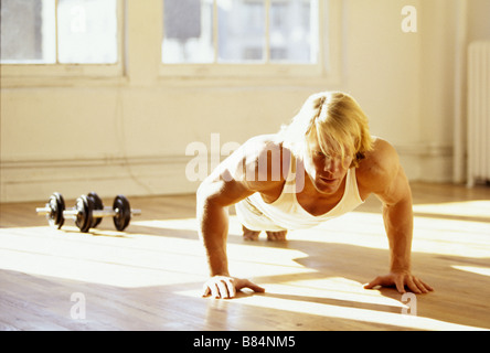 fitness man training push up Stock Photo - Alamy