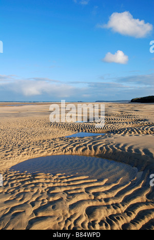 Deserted and empty sandy beach at low tide. Littlehampton, West Sussex ...
