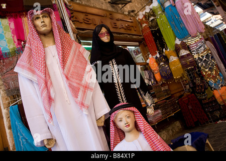 ARABIC DRESS DISH DASH SHOPFRONT BUR DUBAI DUMMIES Stock Photo - Alamy