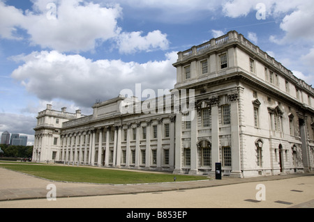 A big white building in London Stock Photo - Alamy