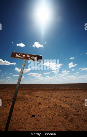 Moon Plain in South Australia near Coober Pedy Stock Photo - Alamy