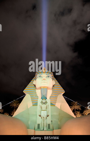 Luxor Hotel and Sky Beam at night - Las Vegas, Nevada, USA Stock Photo ...