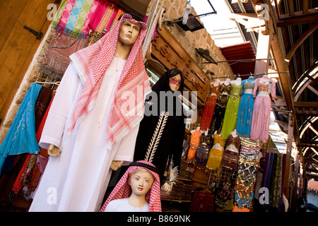ARABIC DRESS DISH DASH SHOPFRONT BUR DUBAI DUMMIES Stock Photo - Alamy