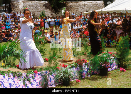 Cook Islanders in colorful dance costumes for Tiare Festival on ...