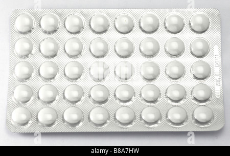 White pills tablets Stock Photo - Alamy