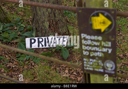 Official Brecon Beacons National Park pubilc footpath sign Stock Photo ...