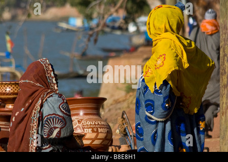 Women on the Riverfront in Mopti Mali Stock Photo - Alamy
