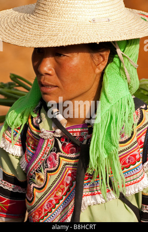 Yi tribe woman in Yuanyuang, Yunnan, China Stock Photo - Alamy