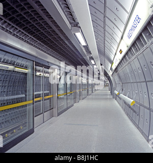 Platform Edge Doors on the Jubilee Line at Waterloo Underground station ...