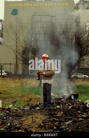 homeless man drinking beer outside in the street Stock Photo - Alamy