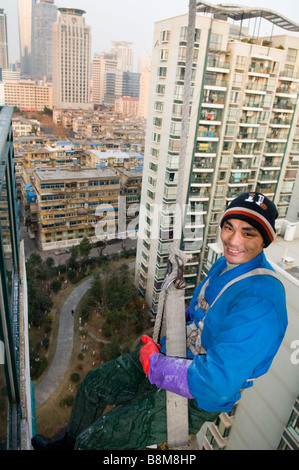 Cleaning the windows of highrises in China Stock Photo - Alamy