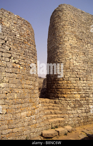 Great Zimbabwe ruins, stone steps to "the Hill Complex", acropolis ...
