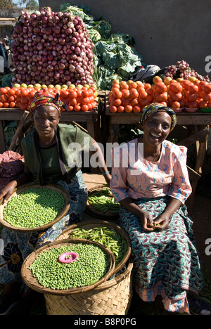 Malawi 2008 Road between Blantyre and Lilongwe Fresh vegetable market ...