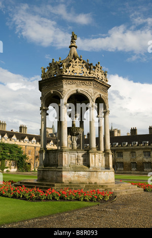 Fountain, Great Court, Trinity College, University of Cambridge ...