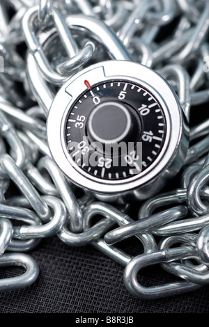 A close up shot of a combination chain Stock Photo - Alamy