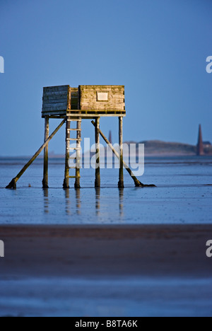 Refuge box on the causeway. Holy Island of Lindisfarne Stock Photo - Alamy