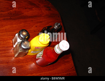restaurant condiments salt pepper vinegar Stock Photo - Alamy